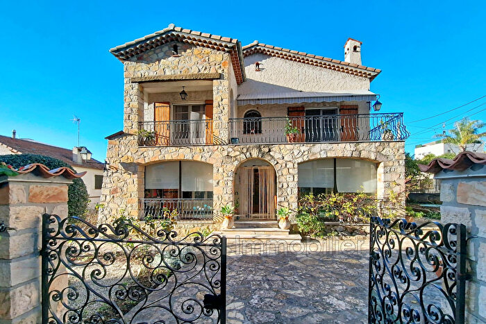Maison à vendre - Antibes, Antibes-les-Pins, Trianon, Le Fournel, Peyregoue - 4 pièces - 3 chambres