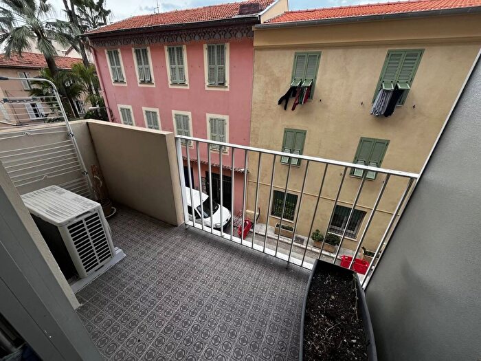 Appartement à louer - Valrose, Nice - 1 pièce