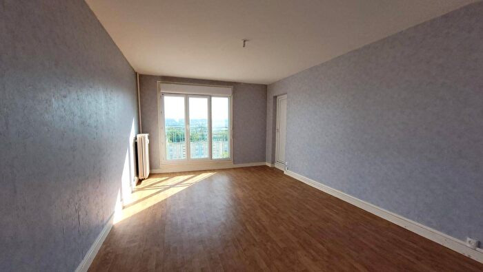 Appartement à louer - Cité Bretonnie-Chatelet-Favieres-Conches, Montluçon - 3 pièces - 2 chambres