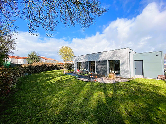 Maison à louer - Coëx - 4 pièces - 3 chambres