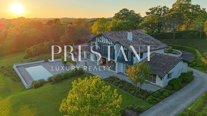 Maison à vendre - Arbonne - 12 pièces - 6 chambres