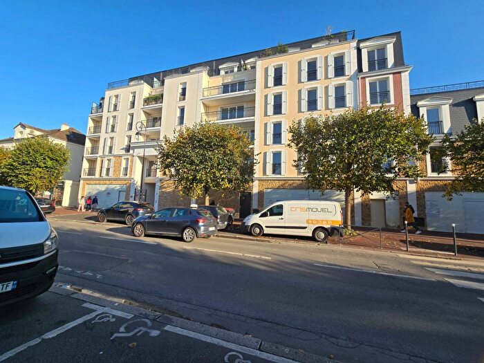 Appartement à louer - Périchelles-Saint Hubert-Centre Gare-Abbesses, Chelles - 2 pièces - 1 chambre