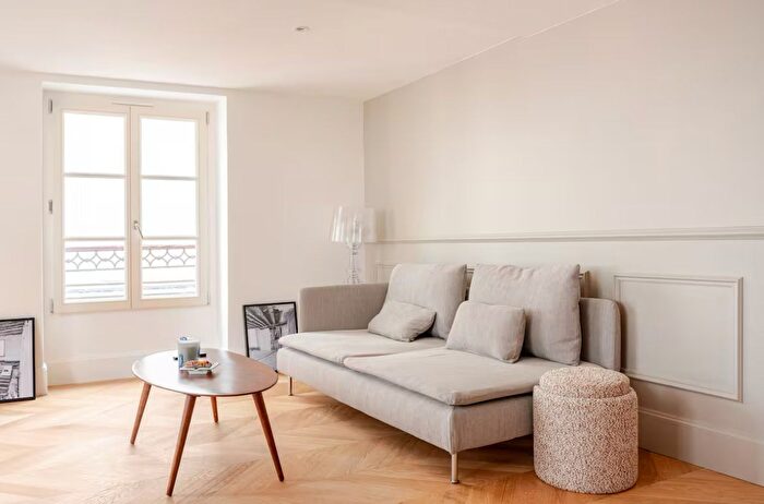 Paris 7ème, Breteuil : Appartement 3 pièces à vendre