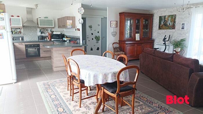 Maison à vendre - Mézières-sur-Couesnon - 5 pièces - 3 chambres