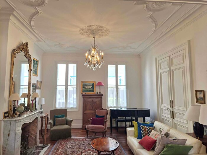 Châtellerault, Centre-ville : Maison 7 pièces à vendre