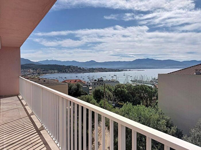 Appartement 4 pièces à louer à Alzo Di Leva, Ajaccio