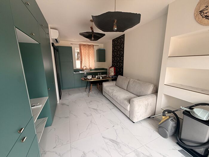 Saint-Féliu-d'Avall : Appartement 1 pièce à louer