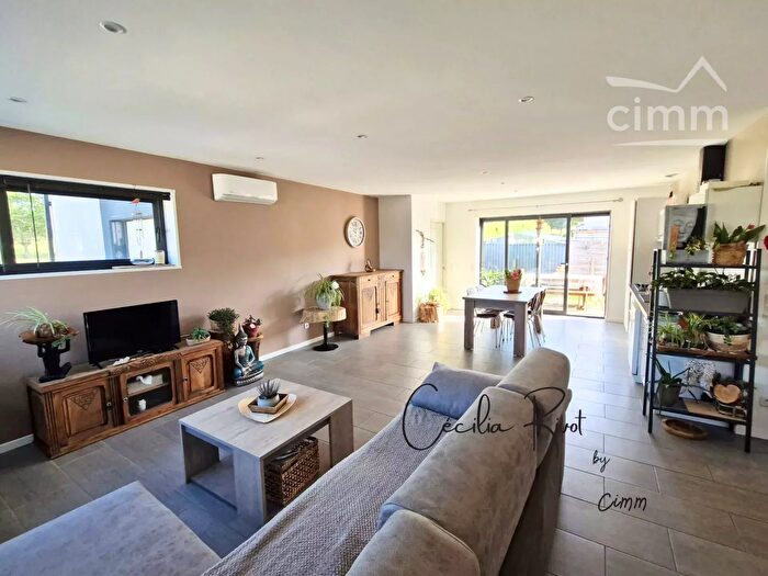 Maison à vendre - Jussas - 5 pièces - 3 chambres