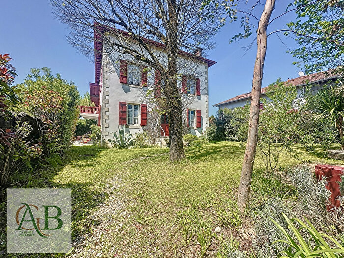 Maison à vendre - Ustaritz - 11 pièces - 9 chambres