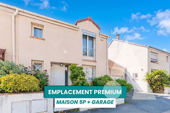 Maison 5 pièces à Courcouronnes, Bérégovoy Sud, à vendre