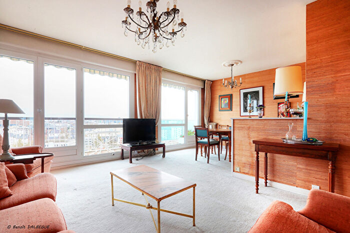 Quartiers Centre, Saint-Hélier, Gare : Appartement 6 pièces à vendre