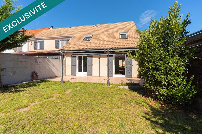 Maison à vendre - Décines-Charpieu, Champ Blanc - 7 pièces - 4 chambres