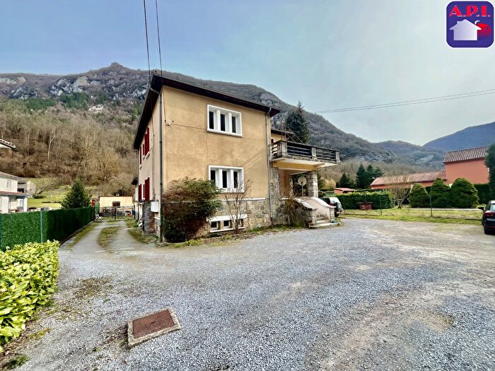 Maison à vendre - Tarascon-sur-Ariège - 8 pièces - 6 chambres