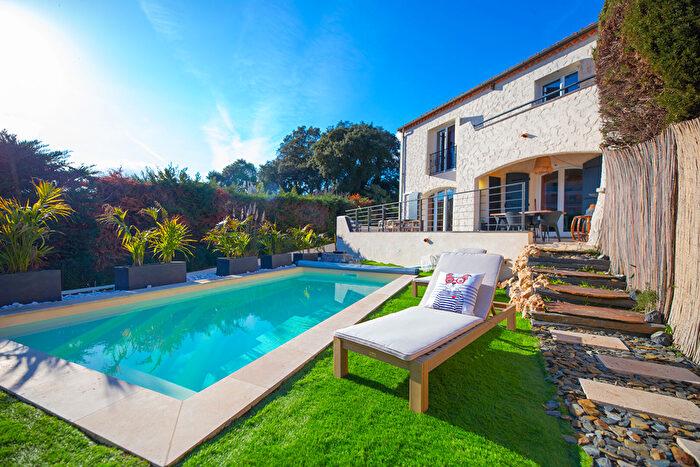 Maison à vendre - Mandelieu-la-Napoule, Les Termes - 9 pièces - 6 chambres