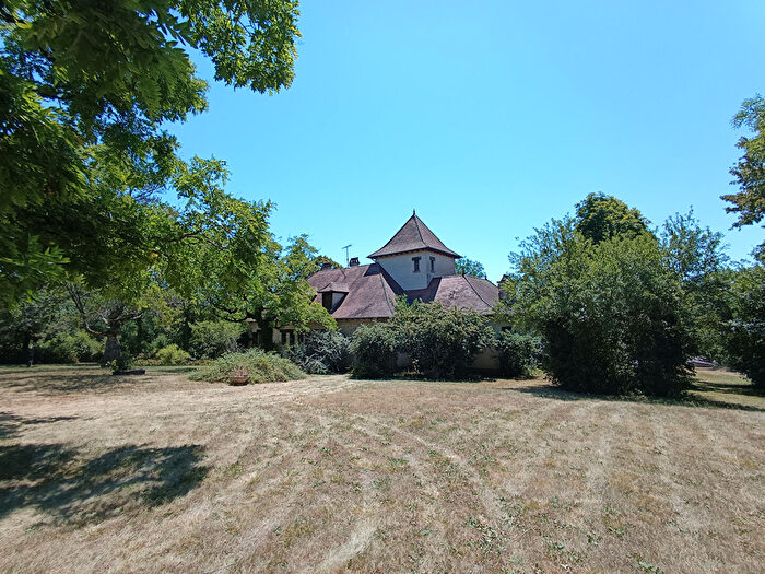 Maison 10 pièces à Toulonjac, à vendre