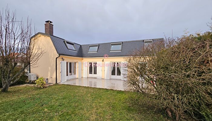 Maison à vendre - Saint-Julien-les-Villas - 7 pièces - 4 chambres