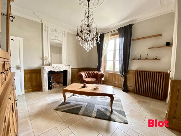 Maison 8 pièces à vendre à Saint-Méen-le-Grand