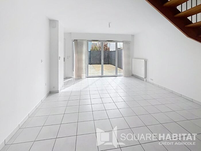 Maison à louer - Saint-Sulpice-la-Forêt - 6 pièces - 4 chambres