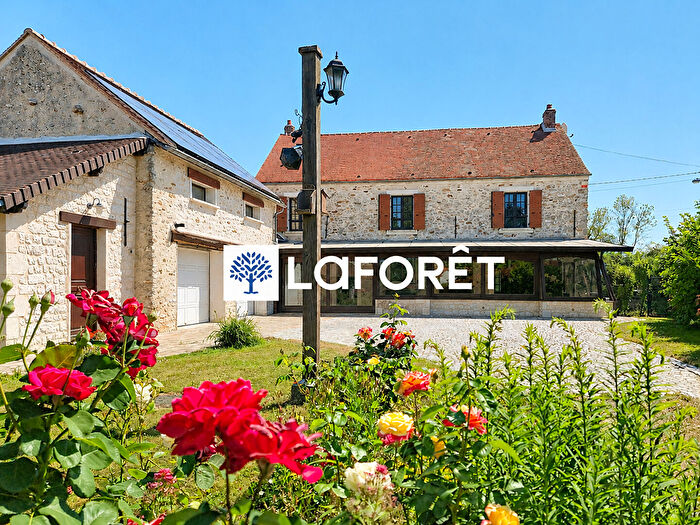 Jouy-le-Châtel : Maison 8 pièces à vendre