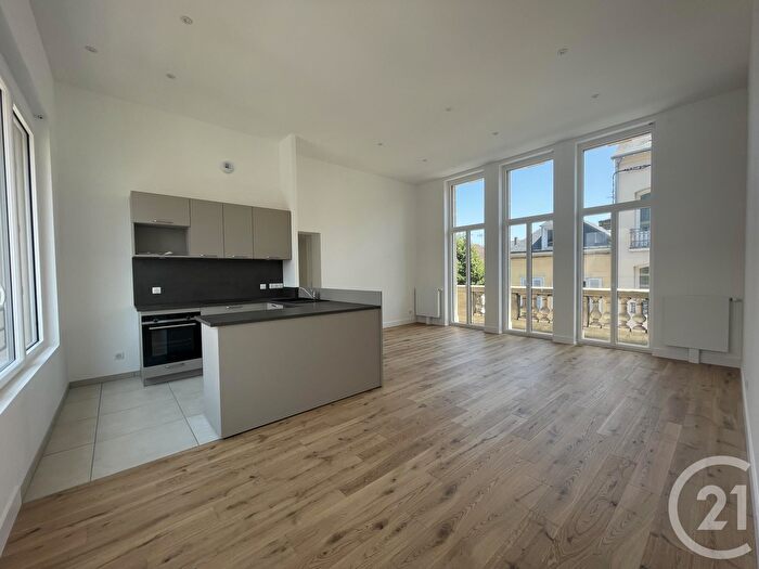 Appartement à louer - Chartres, Centre-ville - 5 pièces - 4 chambres