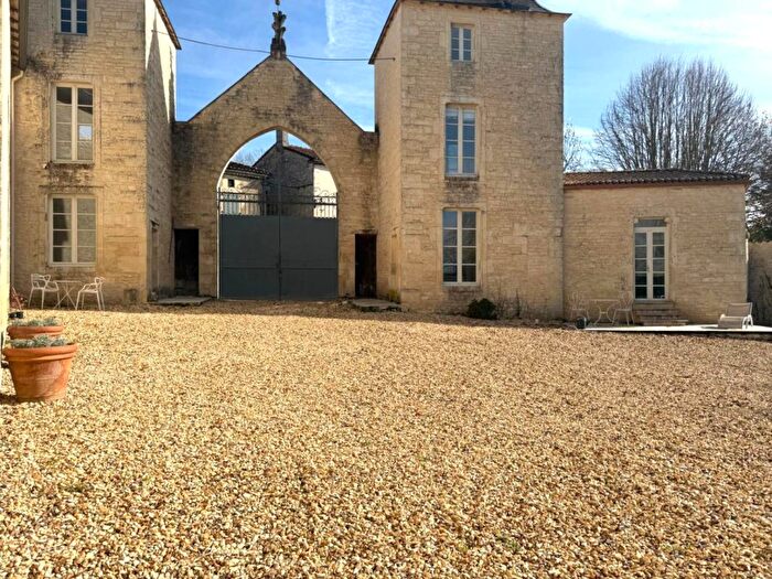 Maison à vendre - Tusson - 8 pièces - 4 chambres