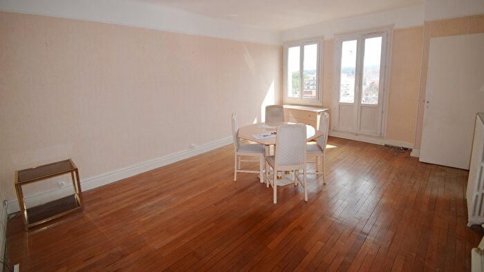 Vichy, République : Appartement 4 pièces à vendre