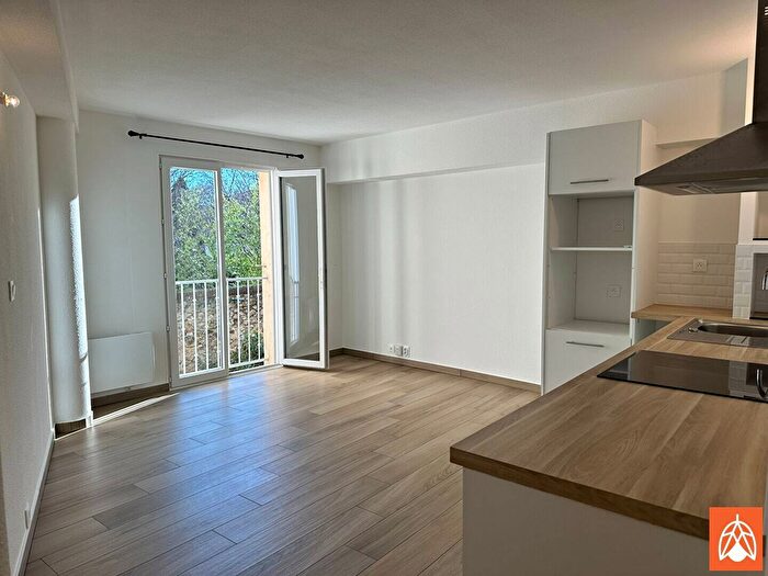 Appartement à louer - La Valentine-Les Hautes Viougues, Salon-de-Provence - 2 pièces - 1 chambre