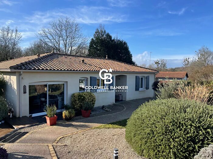 Maison à vendre - Bussac-sur-Charente - 5 pièces - 2 chambres