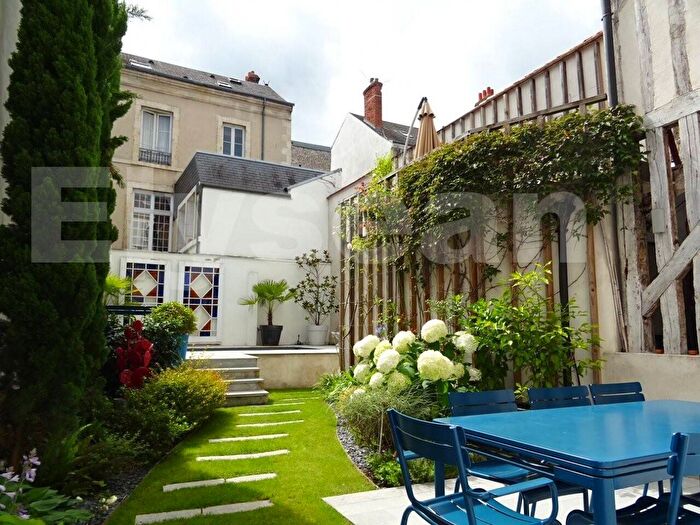 Maison à louer - Bourgogne-Pasteur, Orléans - 9 pièces - 6 chambres