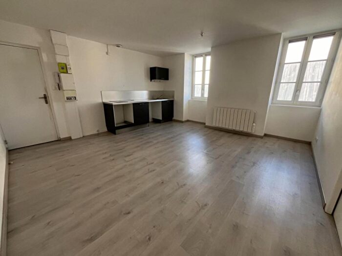 Appartement à louer - Montbrison, Centre-ville - 1 pièce - 1 chambre