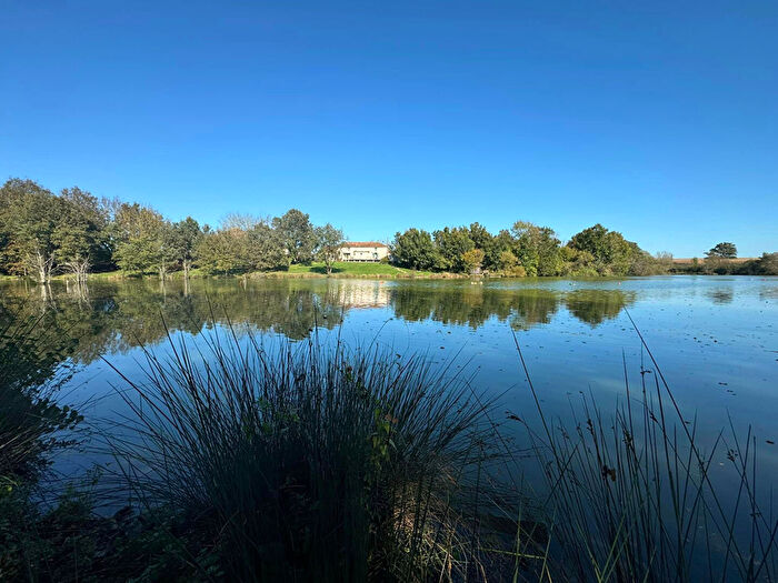 Maison à vendre - Le Vigeant - 10 pièces - 6 chambres