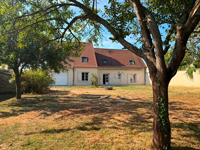 Maison 13 pièces à vendre à Chamant