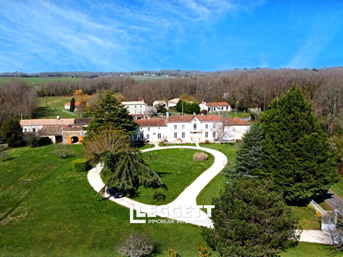 Maison à vendre - Semoussac - 7 pièces - 4 chambres