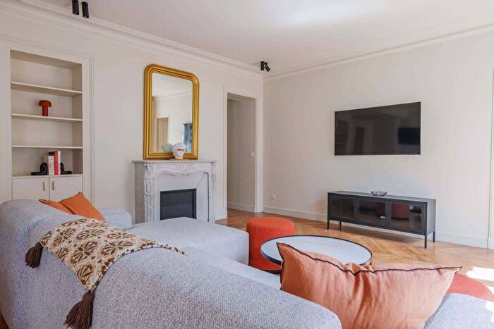 Appartement à louer - Saint Placide, Paris ème arrondissement - 4 pièces - 3 chambres