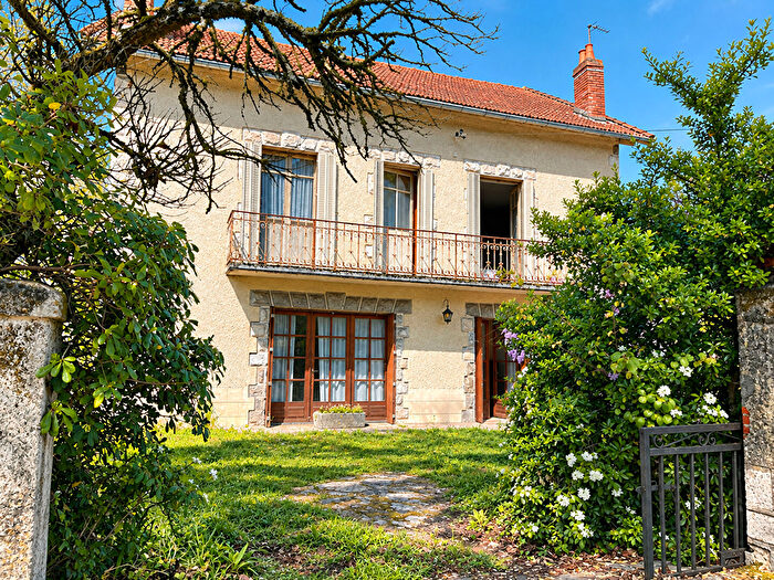Maison 8 pièces à Figeac, à vendre