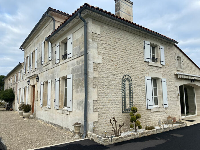 Maison à vendre - Segonzac - 11 pièces - 4 chambres