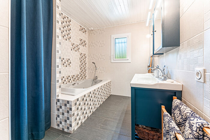 Maison à vendre - La Buissière - 7 pièces - 5 chambres