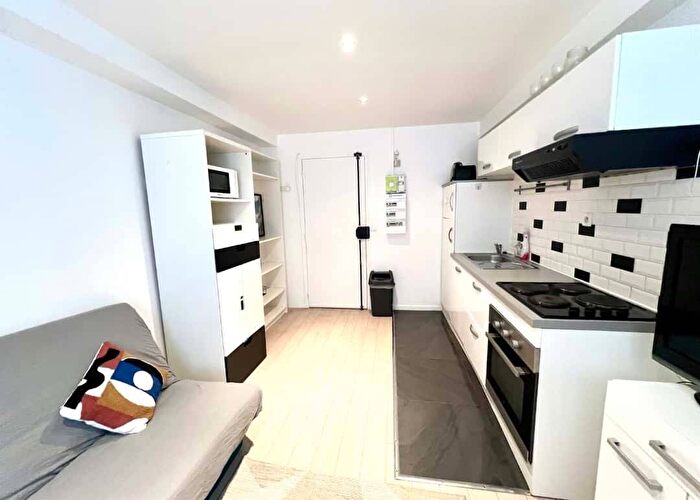 Faubourg du Temple-Hôpital Saint Louis, Paris 10ème arrondissement - Appartement 2 pièces à louer