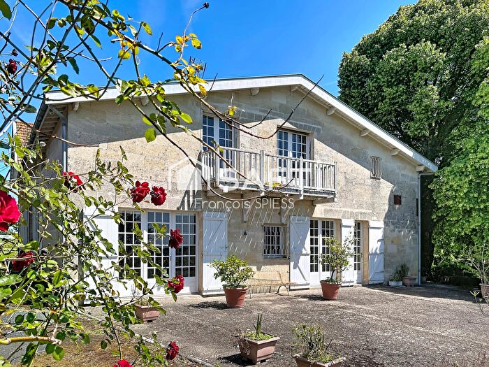 Maison 11 pièces à vendre à Pompignac