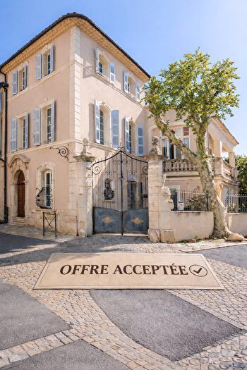 Maison à vendre - Le Beausset - 6 pièces - 5 chambres