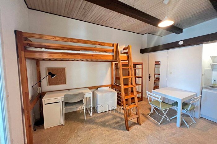 Appartement à louer - Centre Ville, Aix-en-Provence - 1 pièce