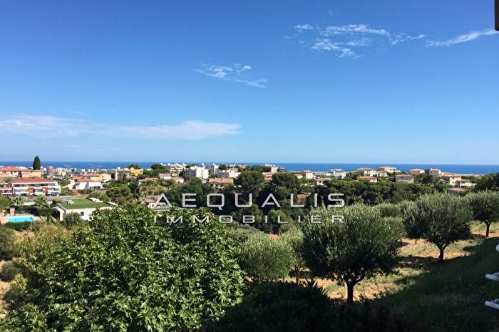 Appartement à louer - Saint-Laurent-du-Var, Jacquons, Plateaux Fleuris - 2 pièces - 1 chambre