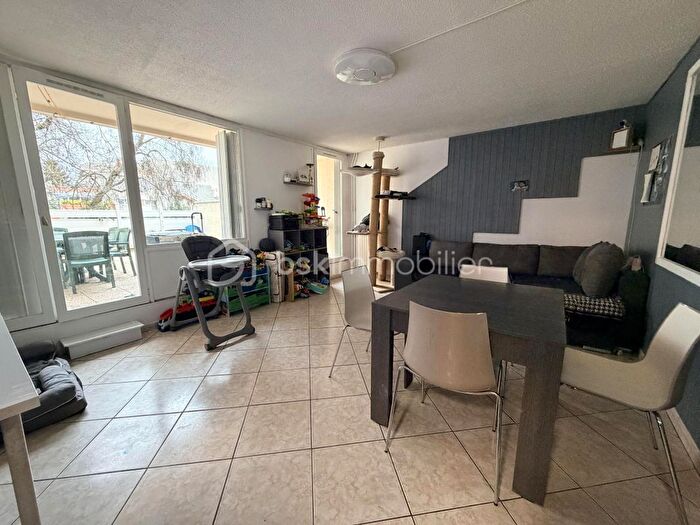 Savigny-le-Temple, Plessis-le-Roi : Appartement 2 pièces à vendre