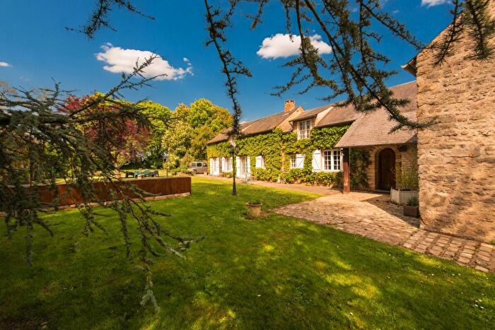 Milly-la-Forêt : Maison 9 pièces à vendre