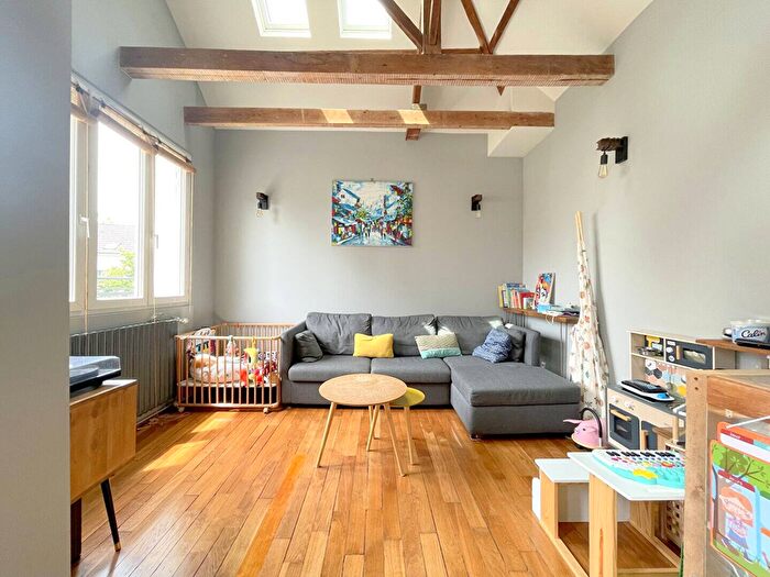 Maison à louer - Plateau Nord, Suresnes - 4 pièces - 3 chambres