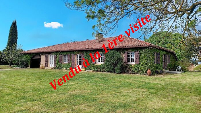 Maison à vendre - LIsle-Jourdain - 5 pièces - 4 chambres