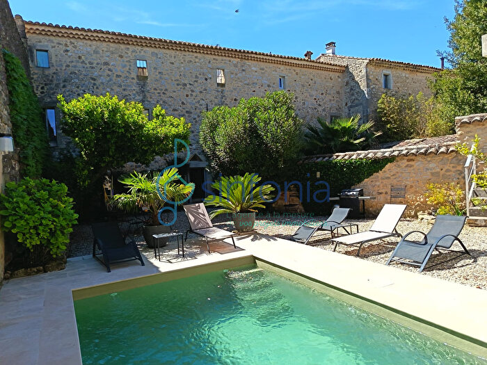 Bourdic : Maison 11 pièces à vendre