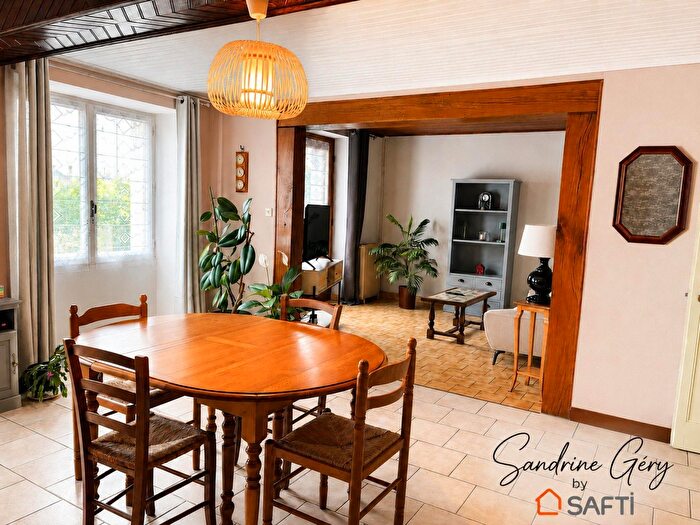 Saint-Martin-du-Limet : Maison 5 pièces à vendre