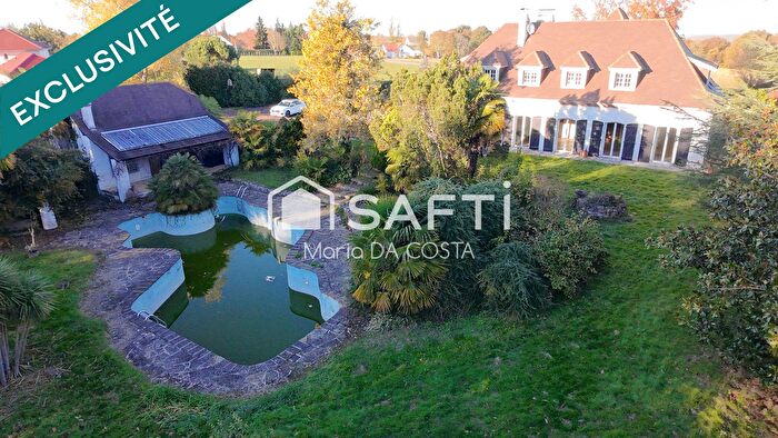 Maison à vendre - Lembeye - 8 pièces - 5 chambres