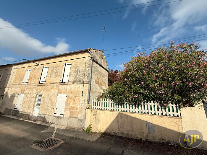 Maison à vendre - Saintes, La Gare, Sébastien de Brouard, La Fenêtre - 4 pièces - 2 chambres